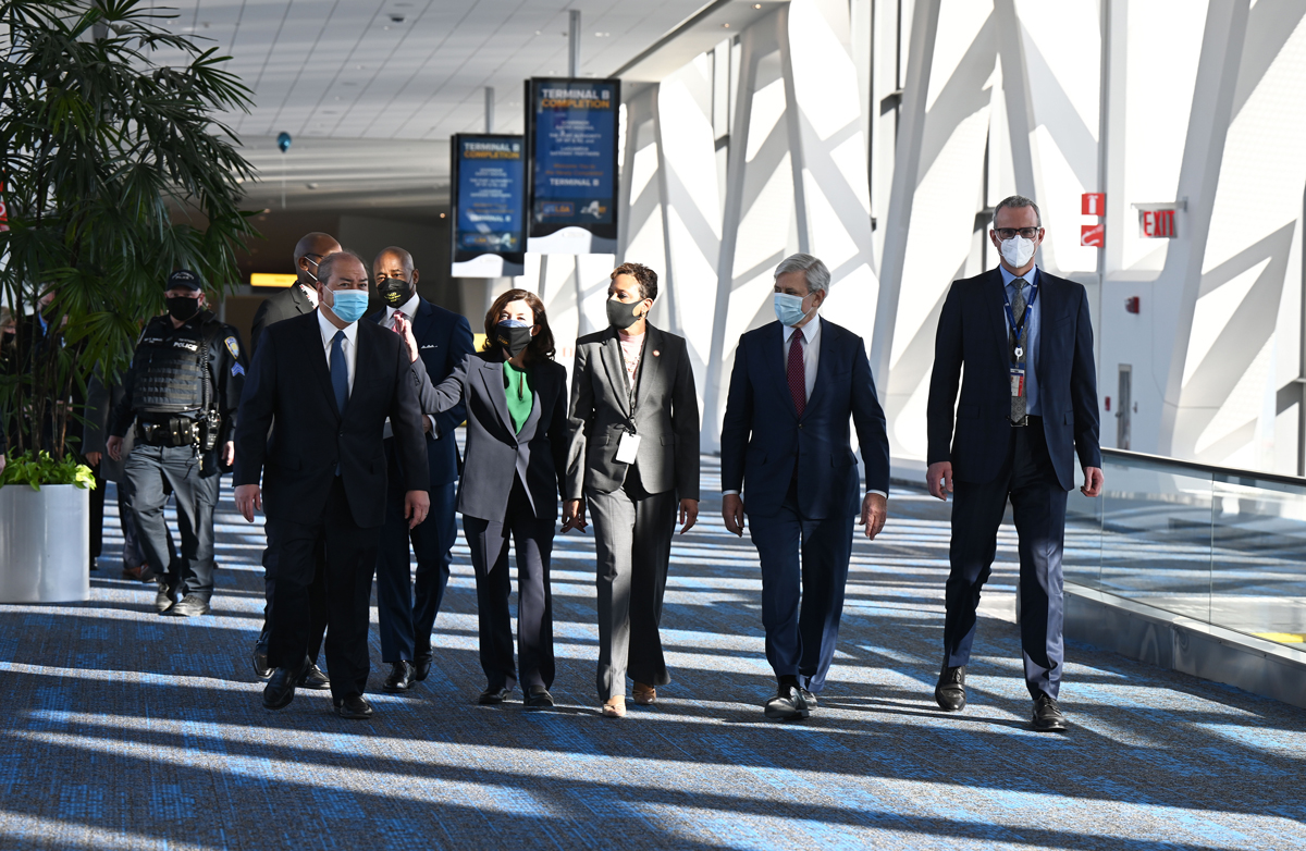 LGA Gateway Partners Announces Opening of 2nd Pedestrian Skybridge